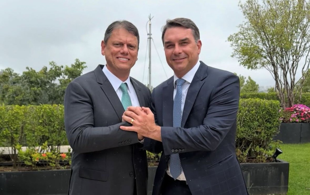Tarcísio não acompanha Flávio em agendas após revelações sobre Vorcaro ...
