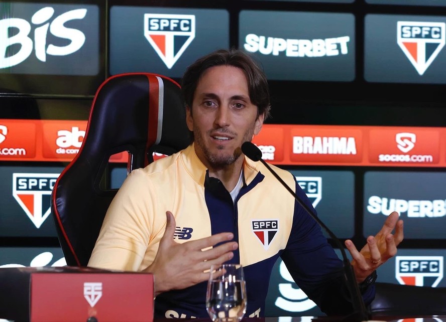 Luis Zubeldía é apresentado oficialmente pelo São Paulo