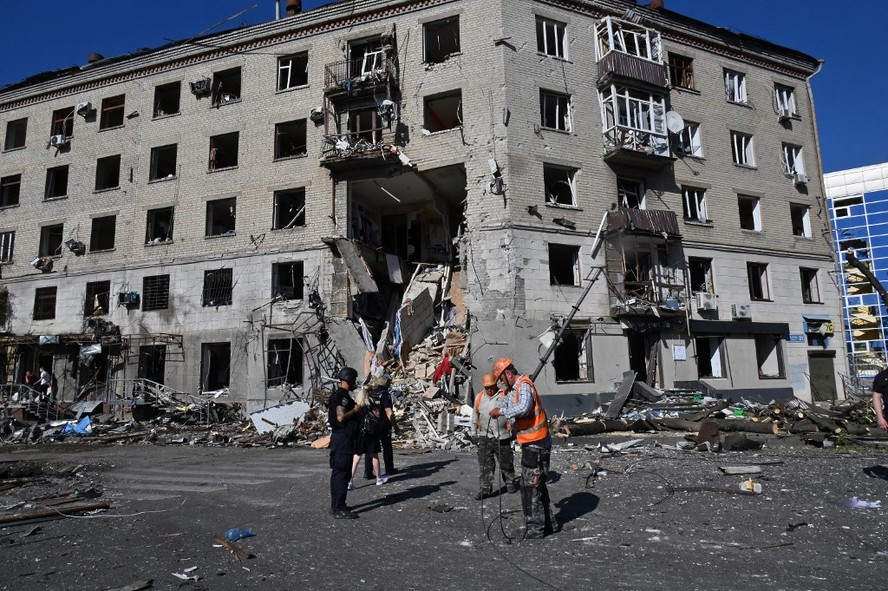 Rússia ameaça EUA após bombardeiro ucraniano na Crimeia matar quatro russos