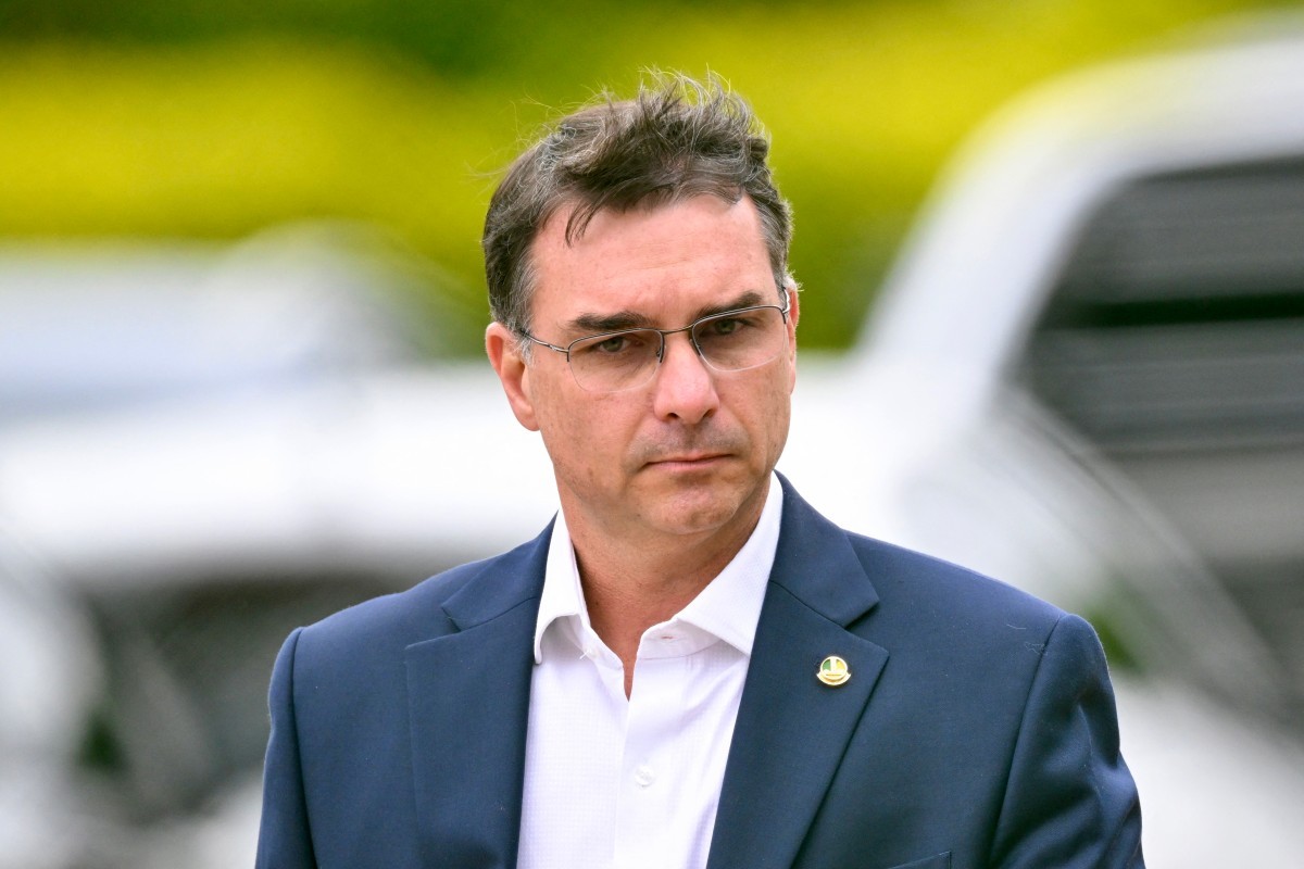 Flávio Bolsonaro diz que tentará aprovar PEC que proíbe reeleição de ...