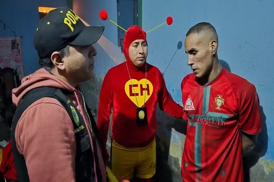 'Sigam-me os bons!': vestido de Chapolin Colorado, policial prende ...