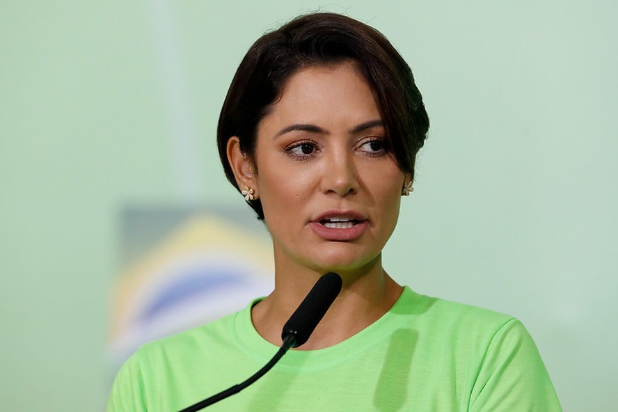 Michelle Bolsonaro se pronuncia sobre prisão do marido e diz que confia ...