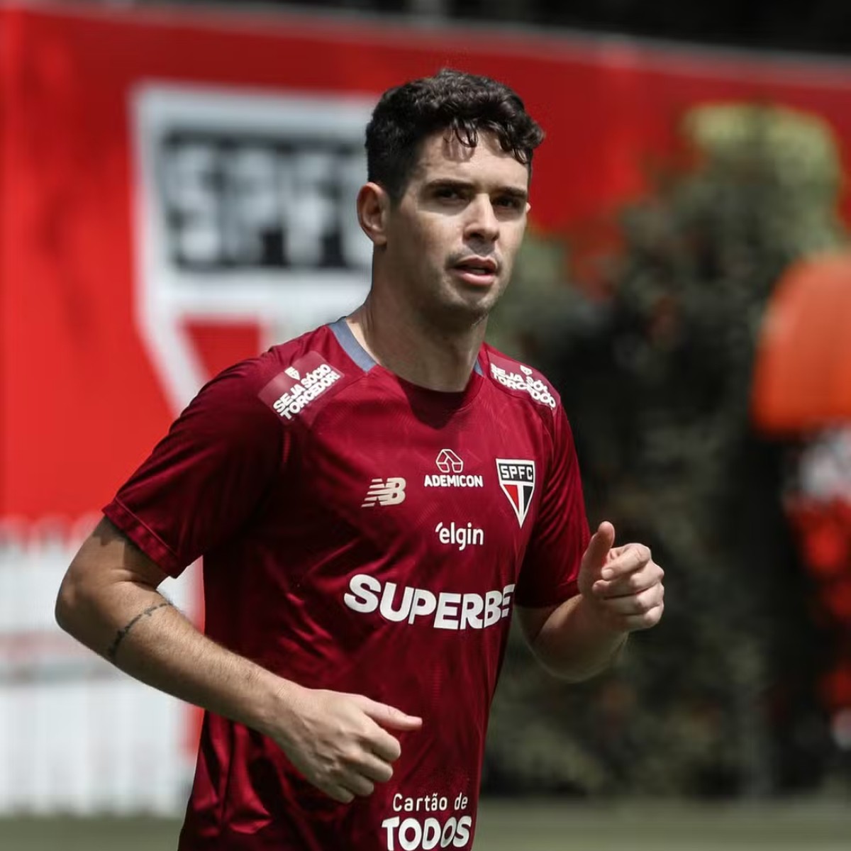 Oscar, do São Paulo, recebe alta após quadro de síncope vasovagal
