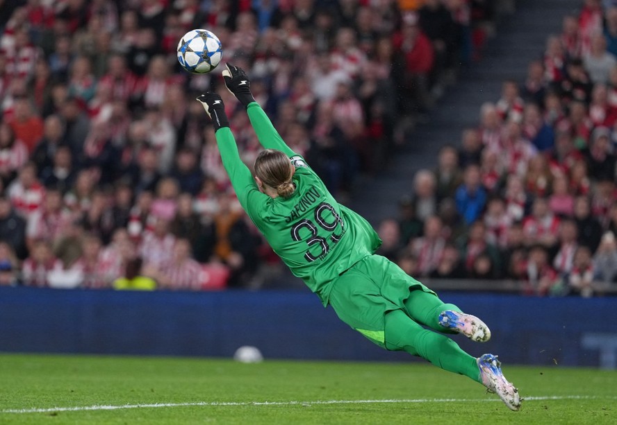 Quem é Safonov, goleiro do PSG que pegou 4 pênaltis do Flamengo na ...