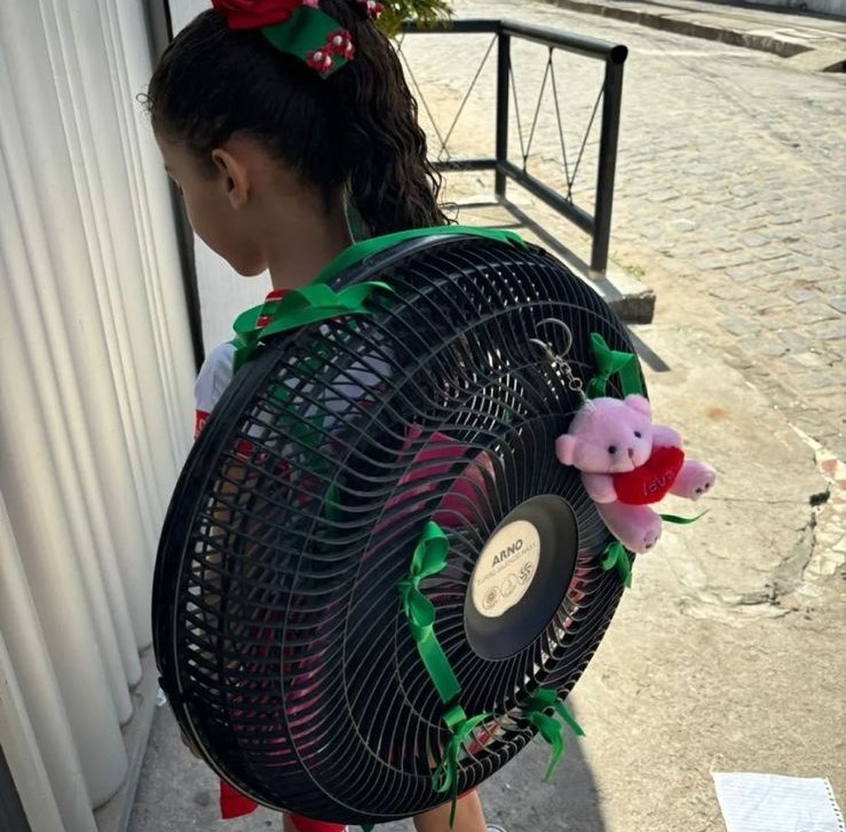 Dia da mochila maluca? Escolas adotam tendência para celebrar Dia das ...