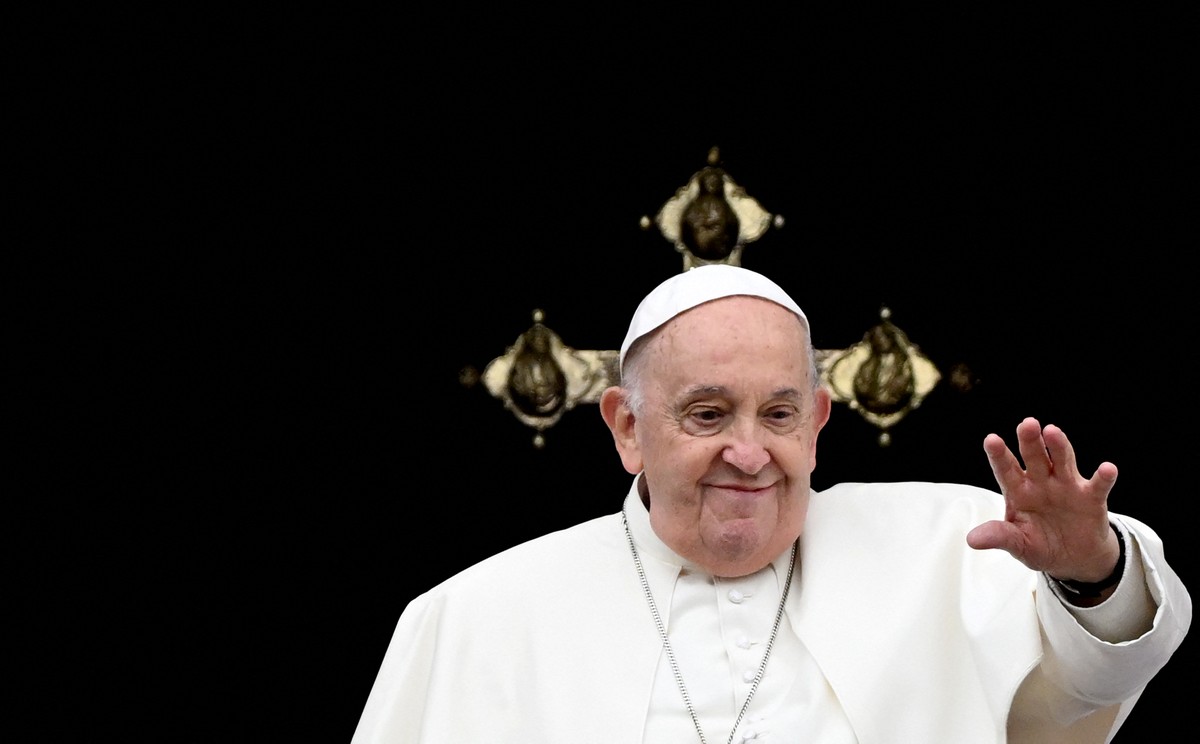 Com saúde abalada, papa Francisco preside a missa de Páscoa no Vaticano