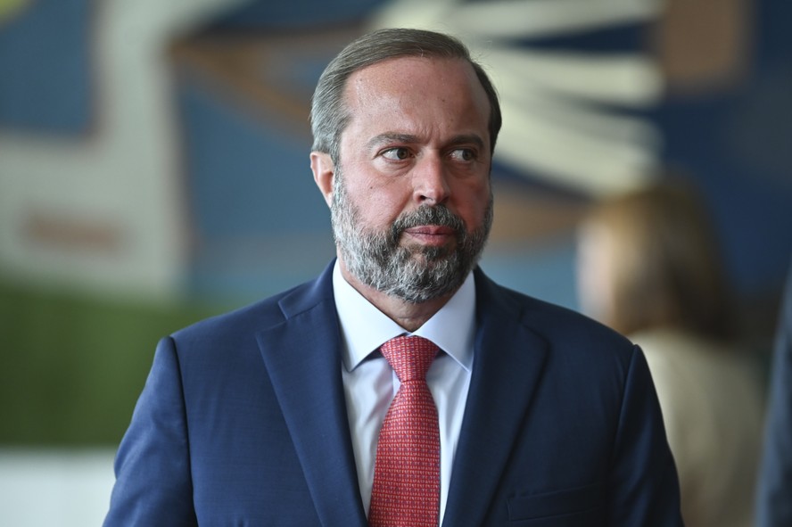 Alexandre Silveira dá prazo de três dias para Enel restabelecer energia ...