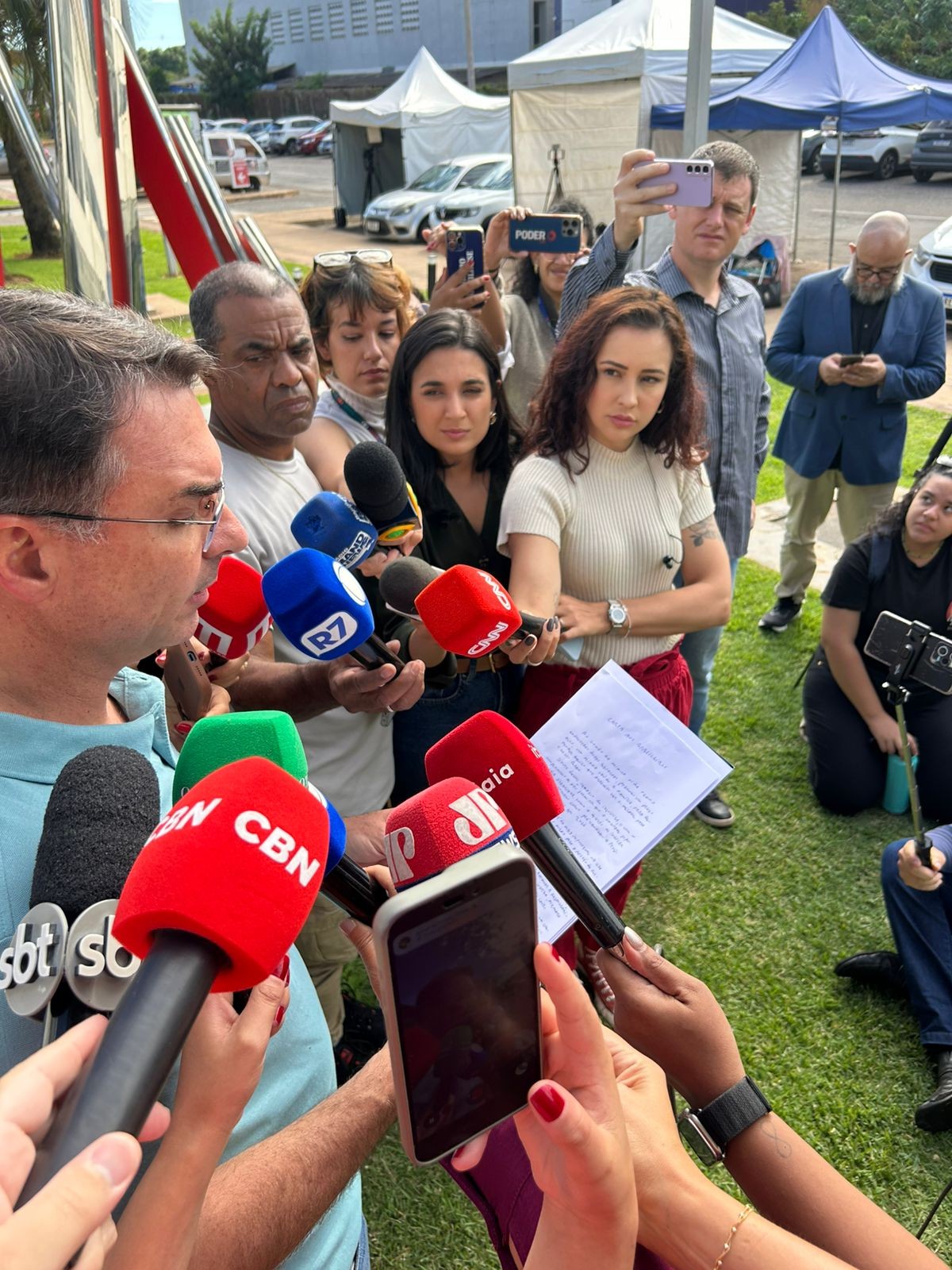 Em carta, Bolsonaro indica Flávio oficialmente como pré-candidato à ...