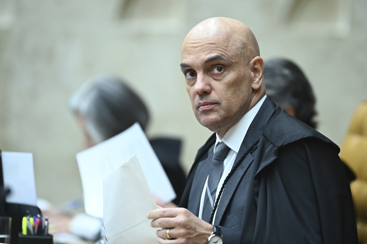 Alexandre de Moraes multa X em R$ 8,1 milhões por não fornecer dados de ...