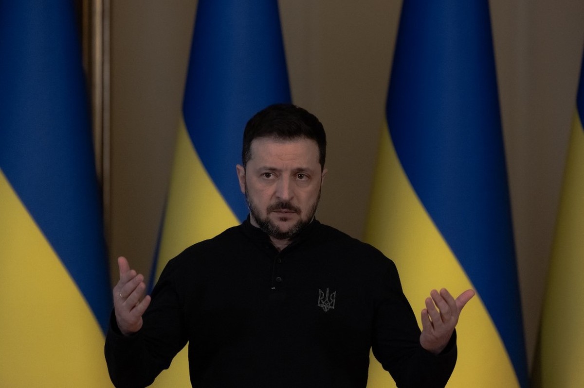 Parlamento ucraniano prorroga lei marcial e mantém Zelensky no poder ...