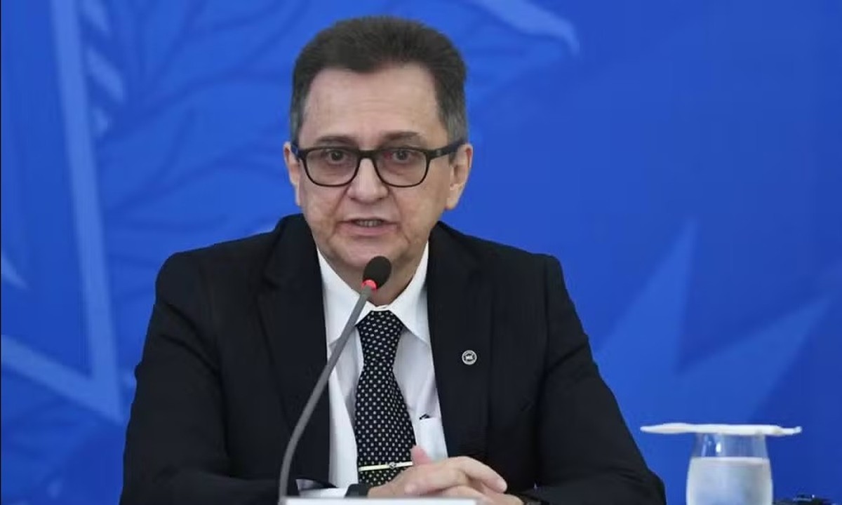 Abin paralela: após pedir adiamento, ex-chefe da Receita falta ...