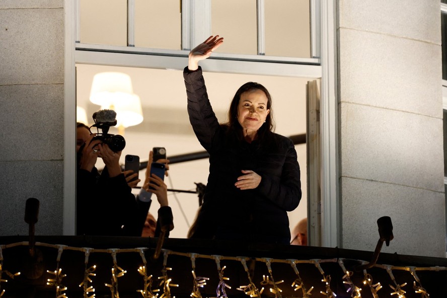 María Corina Machado avisou aos EUA que sairia de barco da Venezuela ...