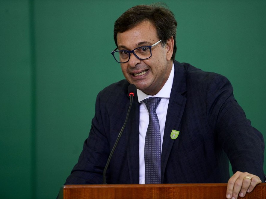 Ex-ministro Gilson Machado é solto após decisão de Moraes