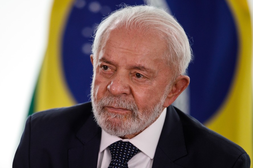 Lula sanciona sem vetos lei que proíbe uso de celular nas escolas ...