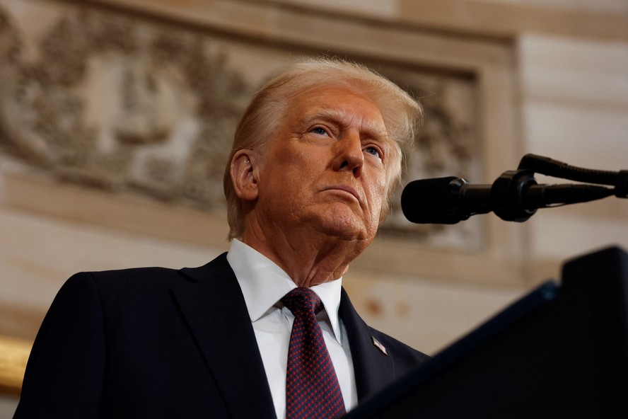 Donald Trump assina decreto que tira EUA do Acordo de Paris