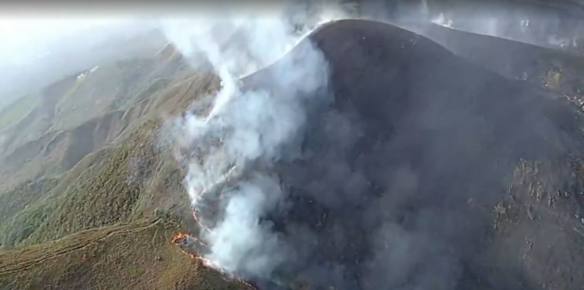 Ao menos 7 unidades de conservação estão com focos ativos de fogo em MG