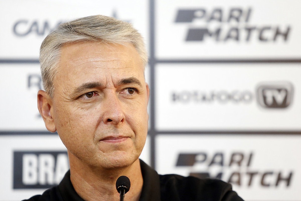 Botafogo anuncia demissão do técnico Tiago Nunes