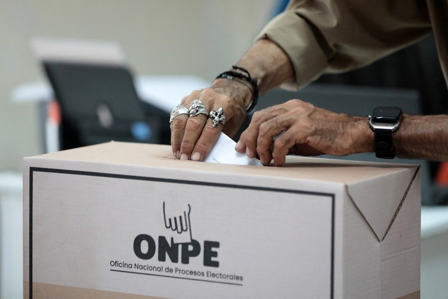 Peru prorroga horário de votação de eleição presidencial após problemas ...
