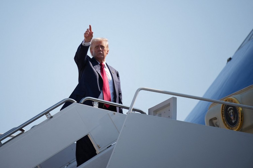 Entenda problema em avião que fez Trump atrasar por três horas para ...