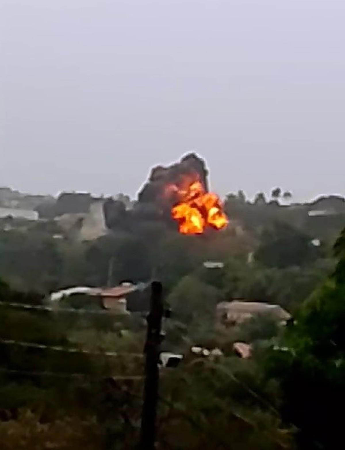 Vídeos mostram momento da queda de avião com 62 passageiros em Vinhedo (SP)