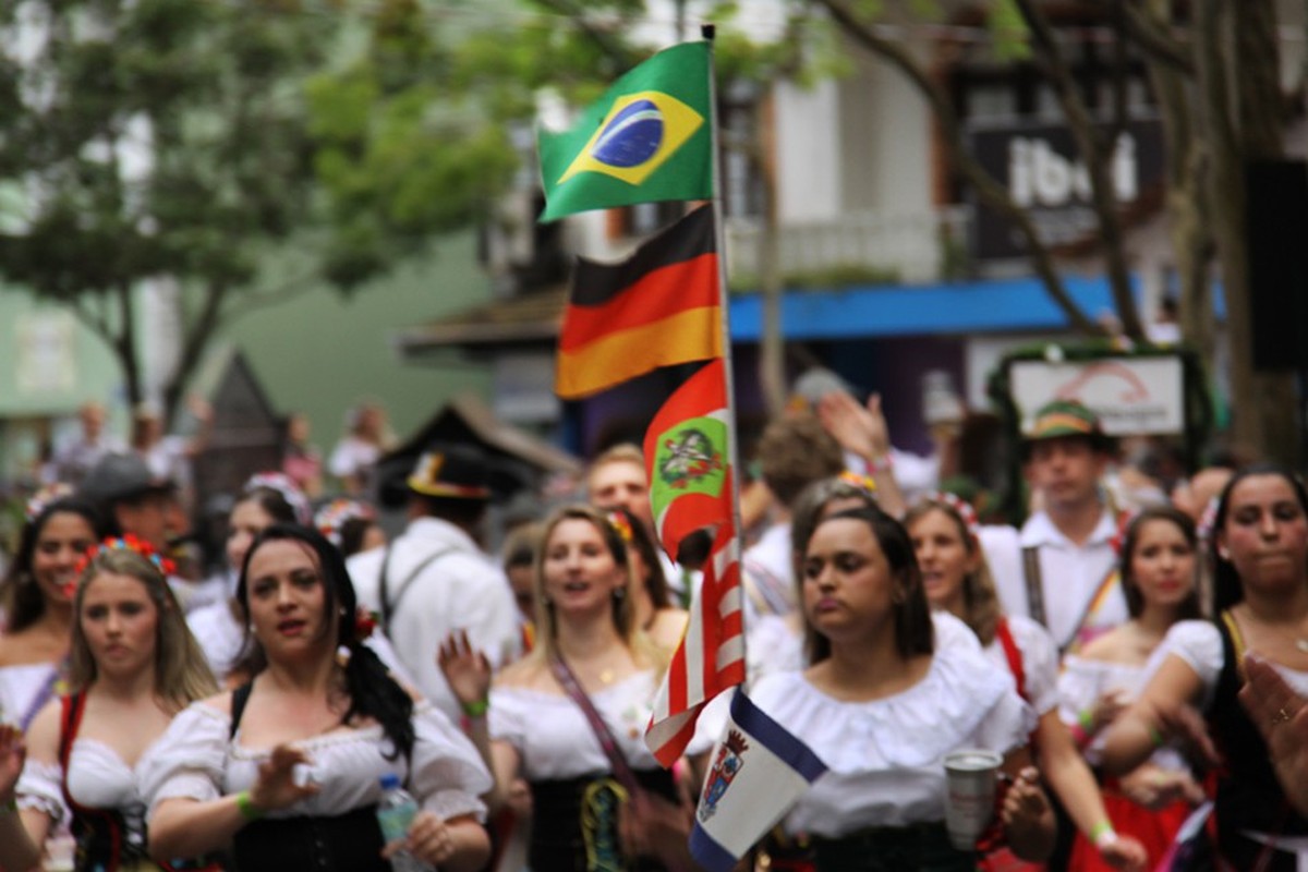 Imigração alemã no Brasil completa 200 anos; conheça tradições e ...