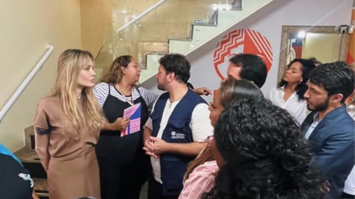 Angelina Jolie visita ONG voltada a imigrantes e refugiados na Zona ...