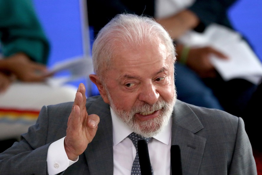 Governo estuda veto a aposentadoria especial para agentes de saúde e ...