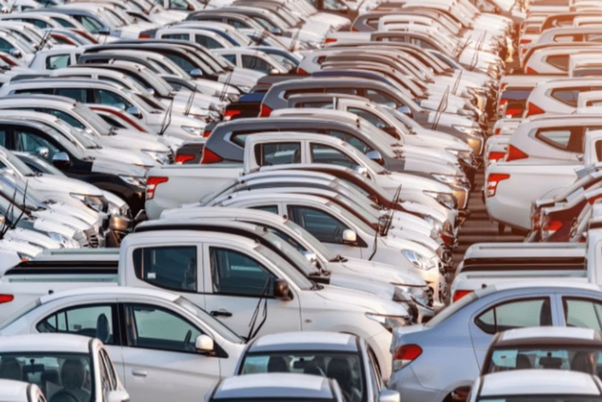 Alta na taxa de juros deve impedir meta de 3 milhões de carros em 2025