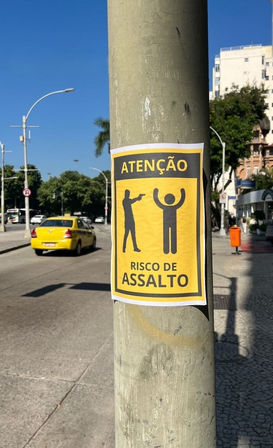 Moradores do Flamengo, no Rio, criam placa indicando assalto | Rio de Janeiro | cbn