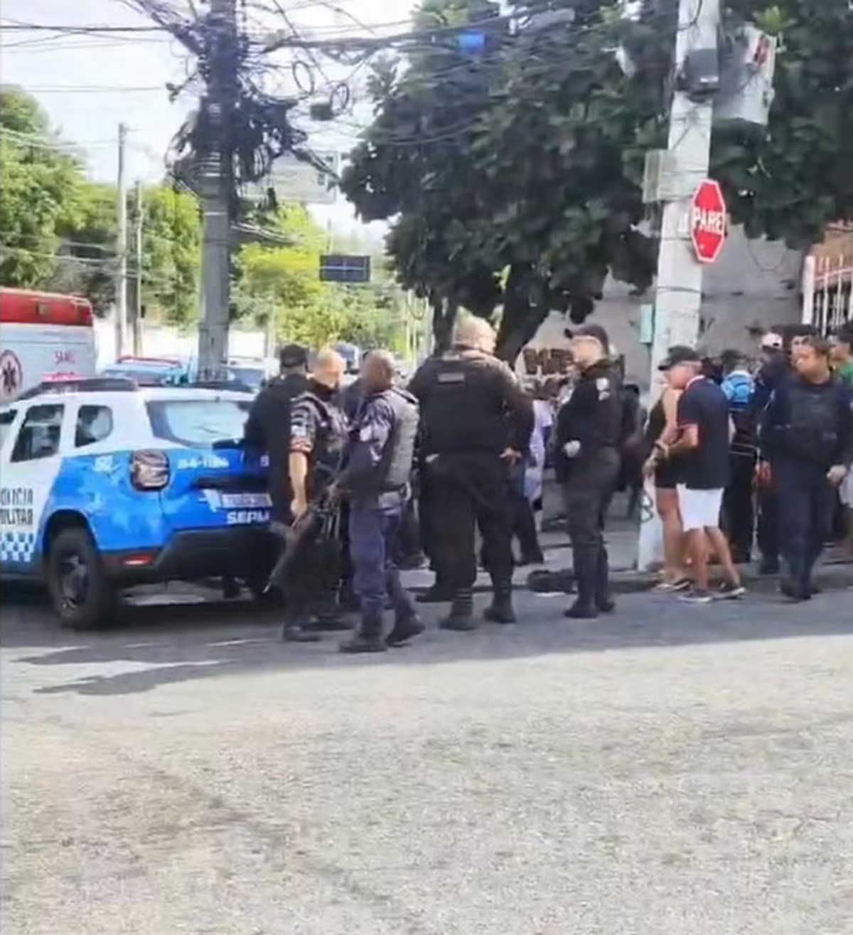 Mulher morre vítima de bala perdida durante tiroteio entre PMs e ...