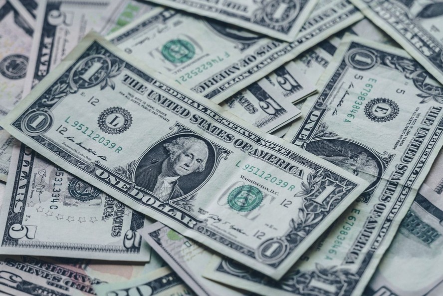 Dólar bate novo recorde e passa de R$6,10