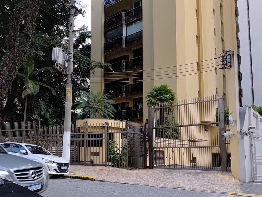 Polícia busca 8 criminosos que invadiram prédio em Higienópolis, no ...