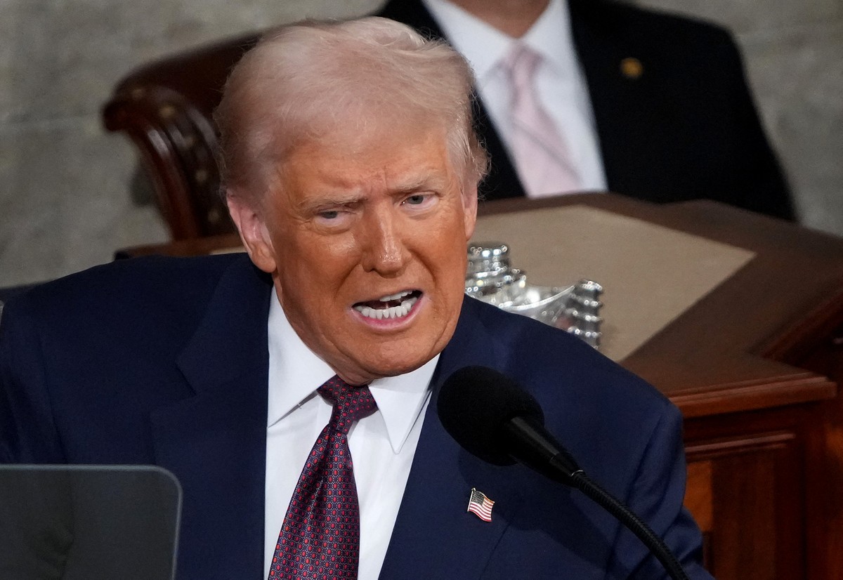 Trump sobe tom e ameaça tomada da Groenlândia alegando 'segurança ...
