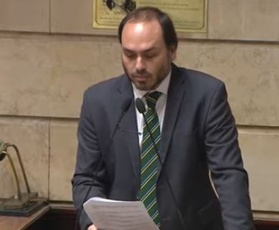 Carlos divulga carta a Jair Bolsonaro: 'Sua história não termina aqui'