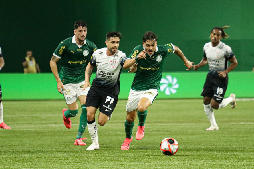 Palmeiras e Corinthians empatam por 1 a 1 no Allianz Parque