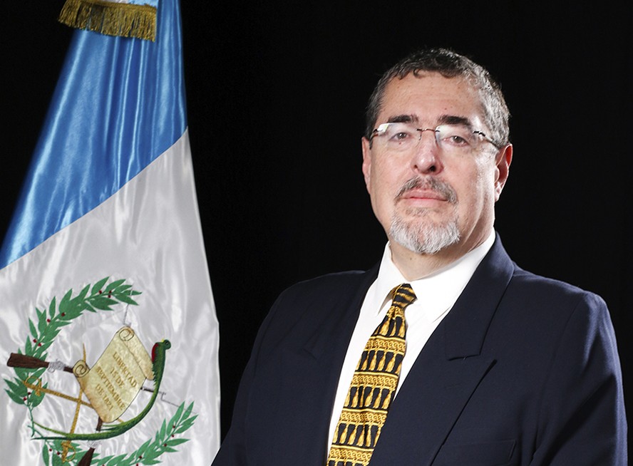 Ex-diplomata Bernardo Arévalo toma posse como presidente da Guatemala