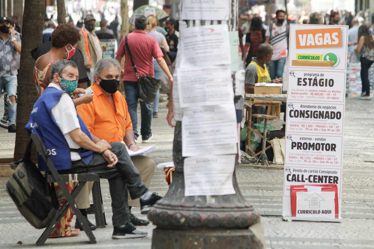 Desemprego cai para 5,6% e atinge menor nível da série histórica, diz IBGE