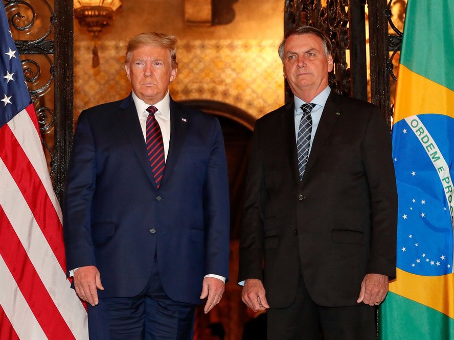 Após apoio de Trump e taxação, Bolsonaro diz que é perseguido e ...