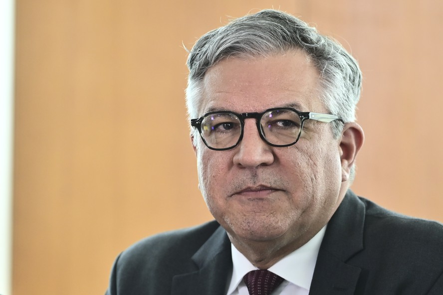 Lula fará encontro com todos os ministros dia 20, diz Padilha ...