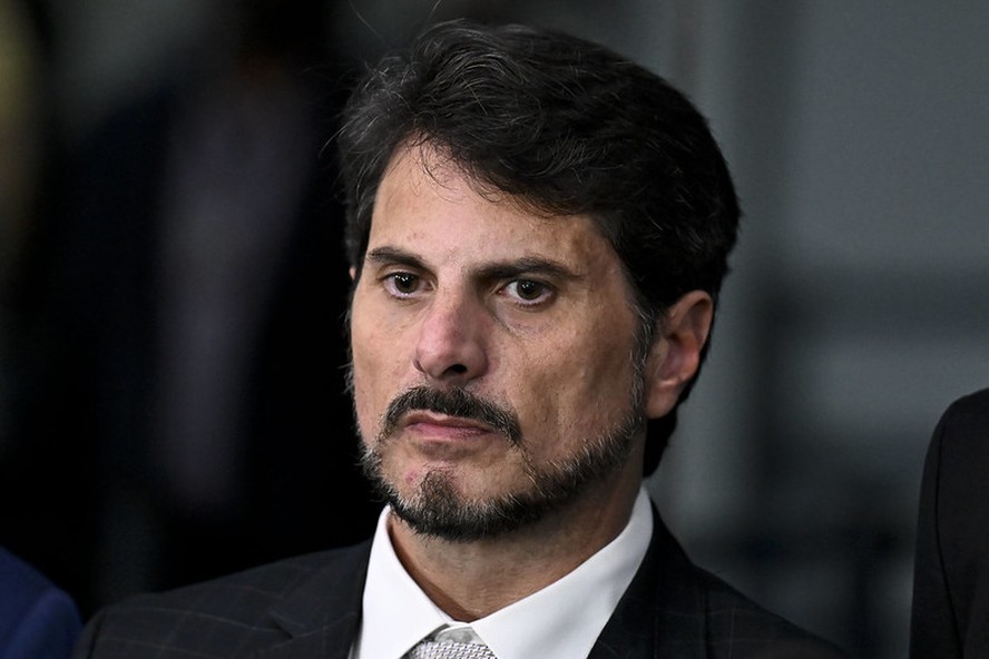 Moraes bloqueia contas, cartões e Pix de Marcos do Val após viagem não ...