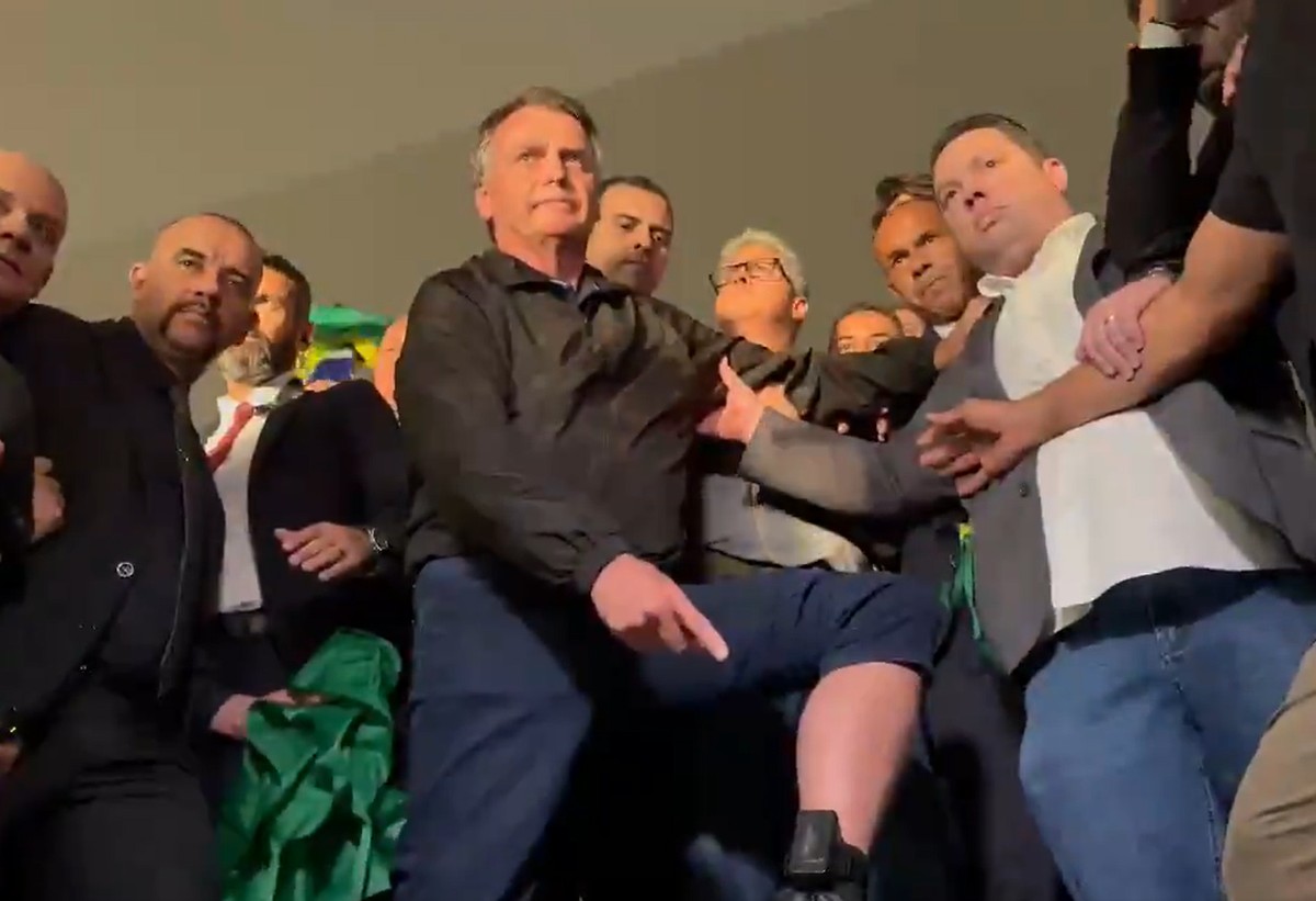 Alarme da tornozeleira de Bolsonaro soou de madrugada sinalizando ...