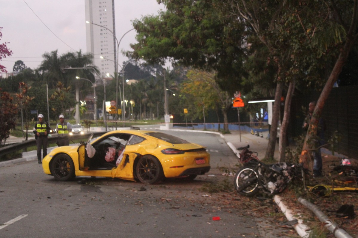 Batida entre Porsche e moto: 'discussão não dá direito de tirar uma ...