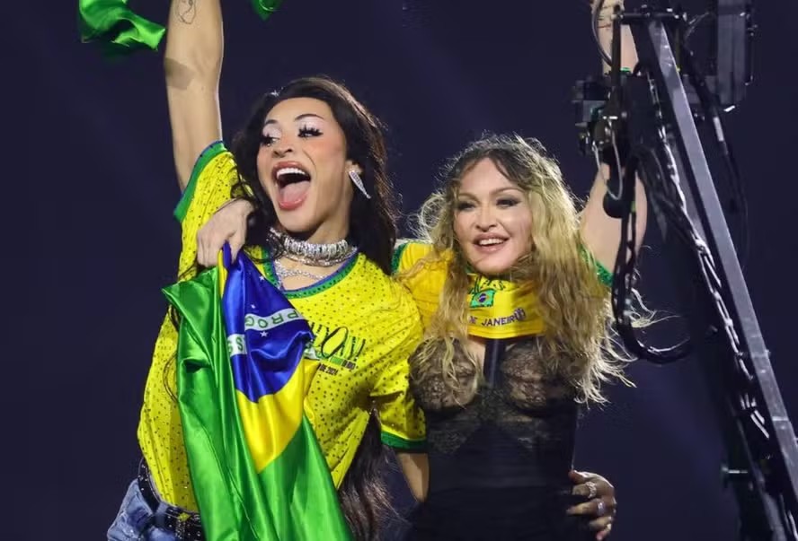 Madonna atrai 1,6 milhão de pessoas em show histórico na praia de Copacabana