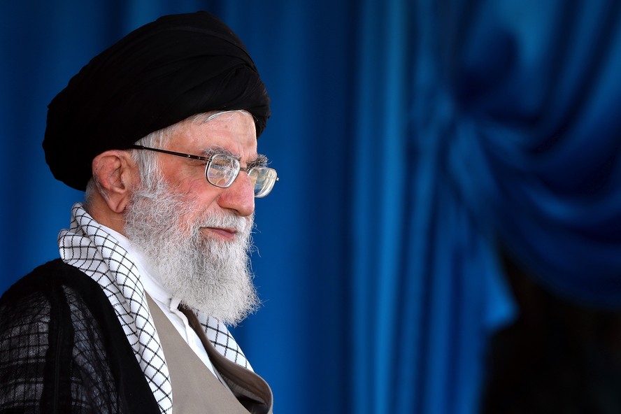 Ataque ao Irã ocorreu por chance de matar Ali Khamenei, diz jornal ...