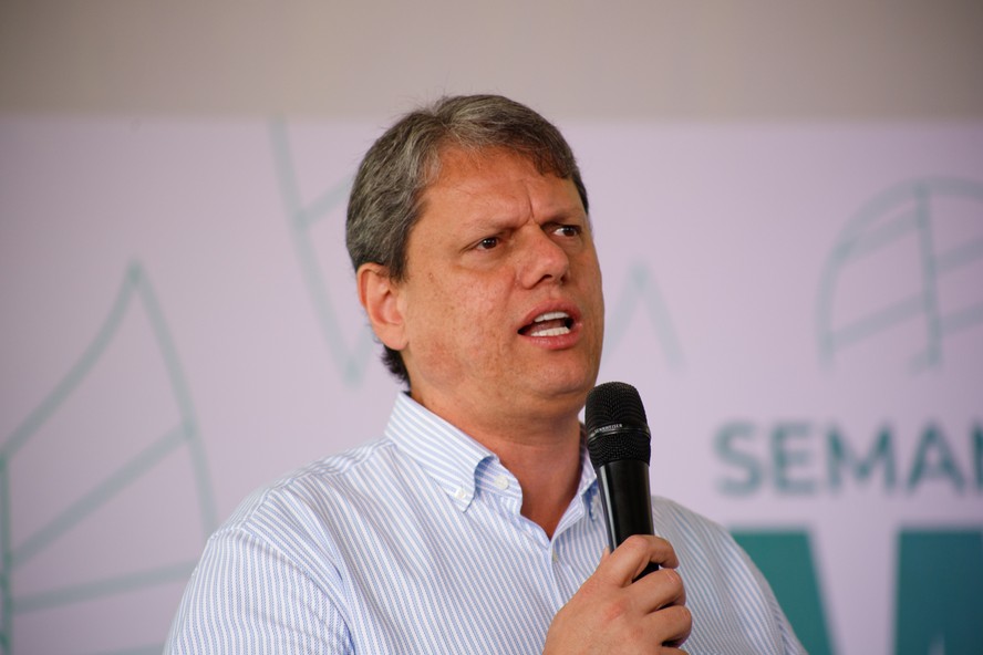 Tarcísio diz que Lula 'está viajando' ao citar governador como ...