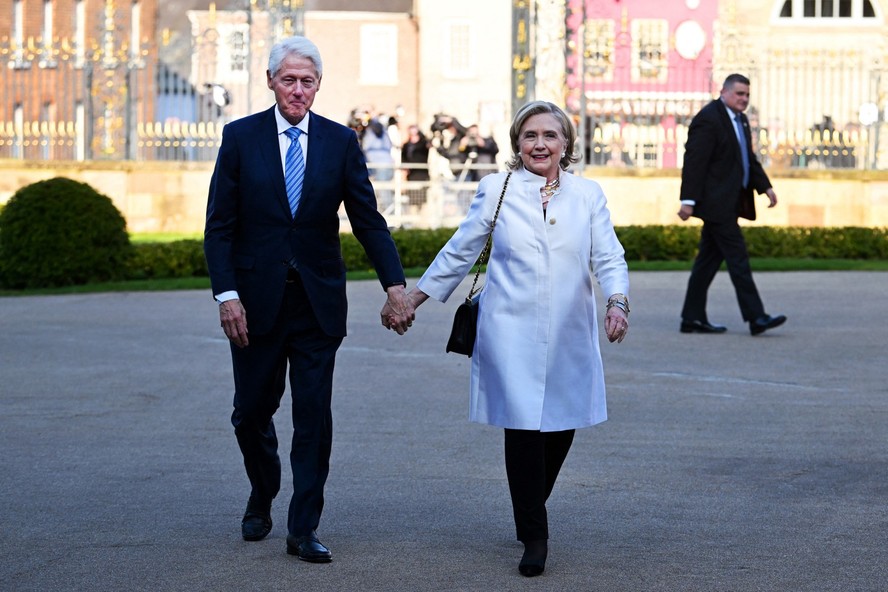 Trump defende Bill e Hillary Clinton sobre depoimento no caso Epstein ...