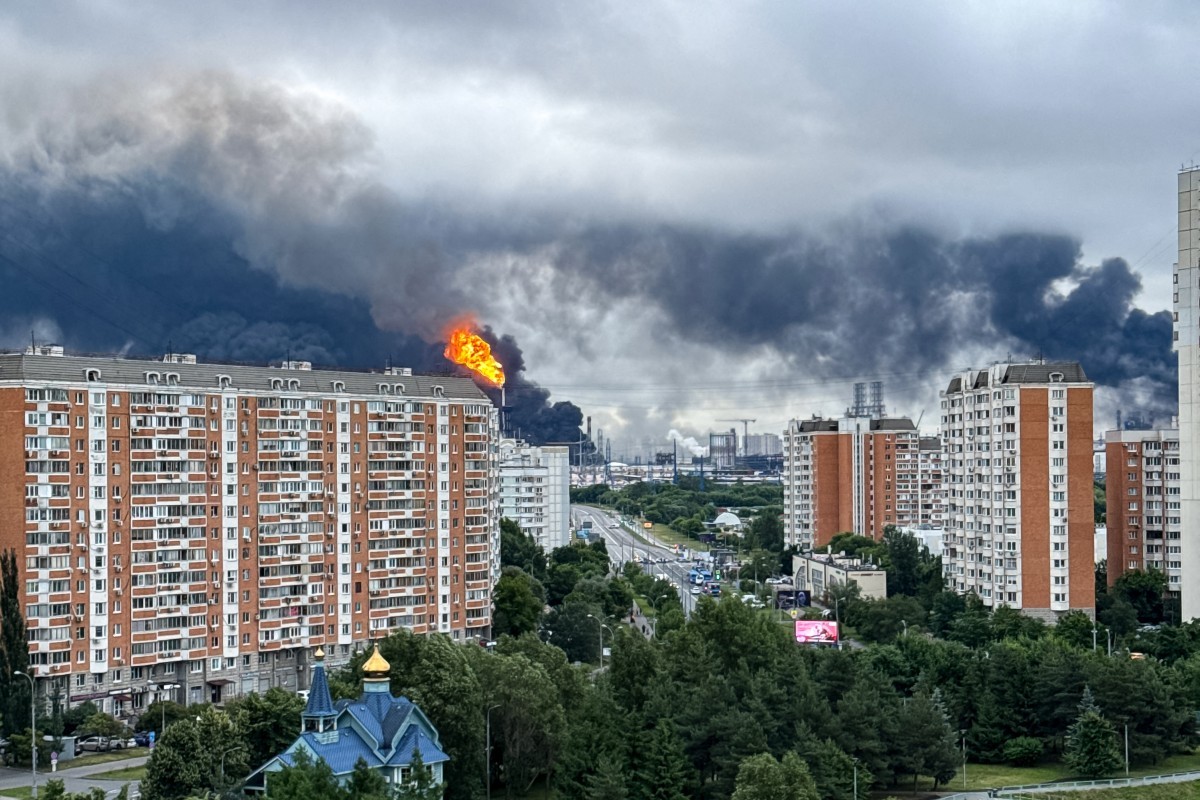 Ataque de drones ucranianos atinge refinaria de petróleo em Moscou e ...