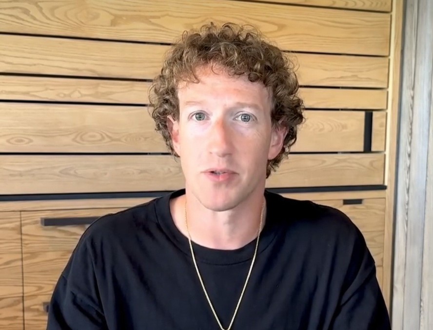 Zuckerberg cogitou apagar os amigos de todos no Facebook; entenda