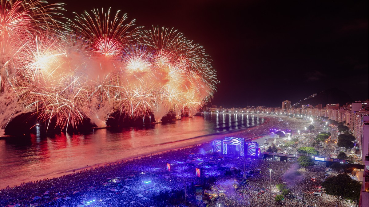 Brasileiros comemoram chegada de 2025 com festas pelo país