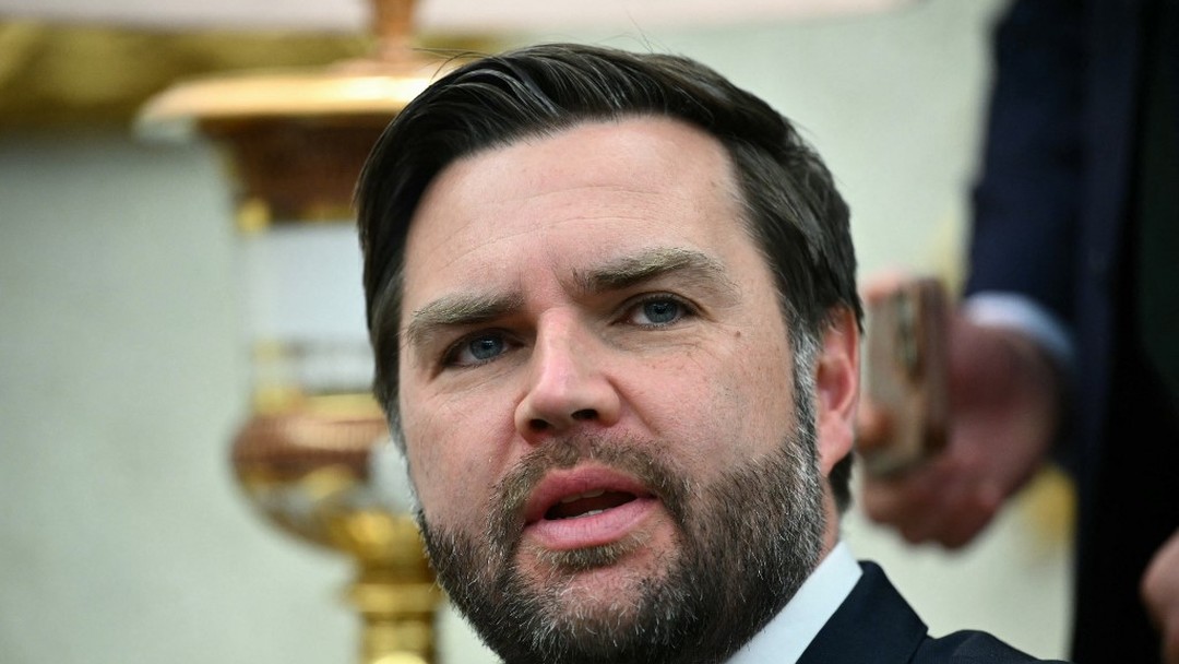 Passageiros enfrentam primeiro dia útil com novo valor da tarifa dos ...